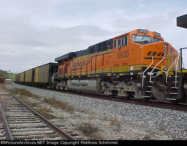 BNSF 5935